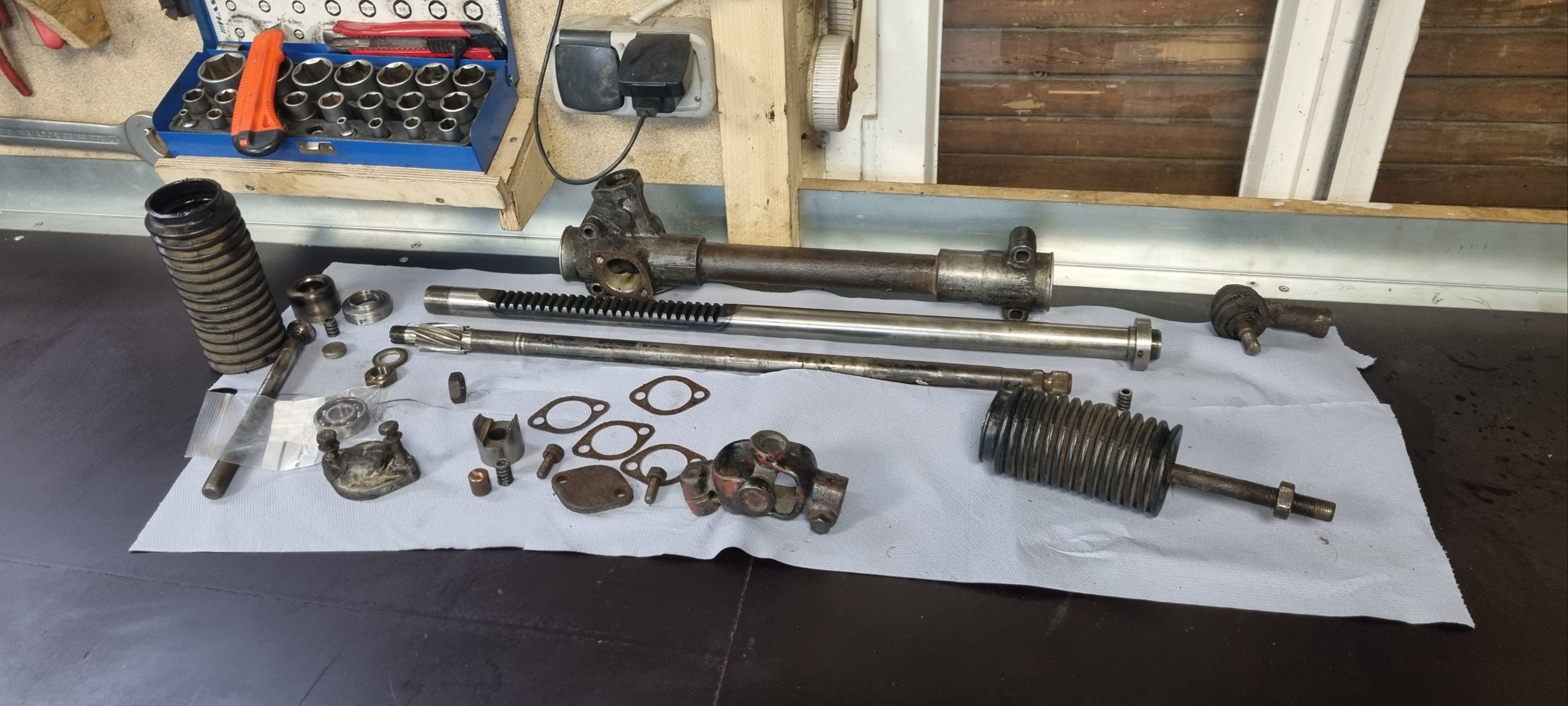 MGB Steering Rack disassembly – Fixing C6622