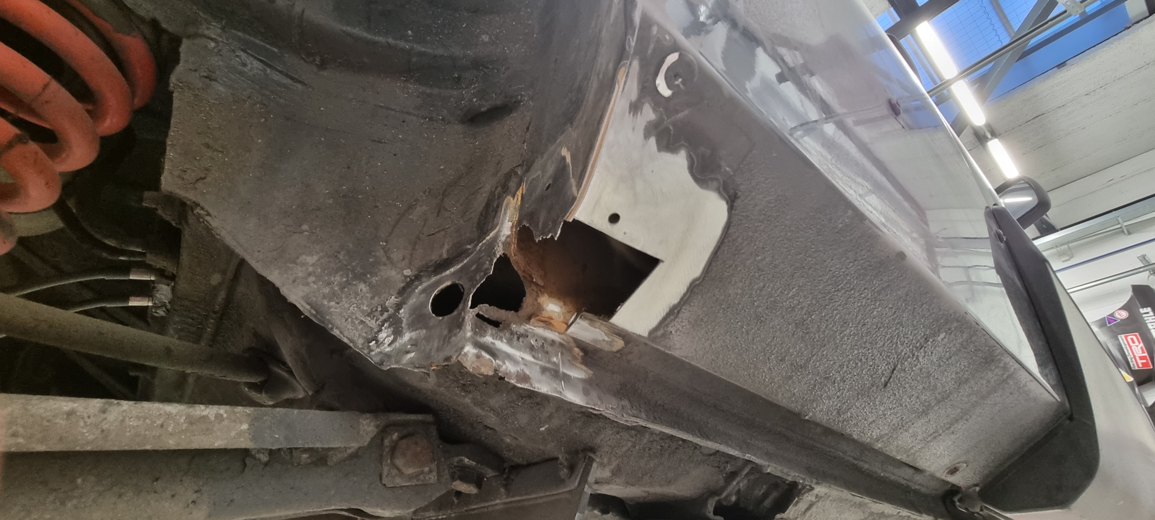 Saab rust repairs update – Fixing C6622